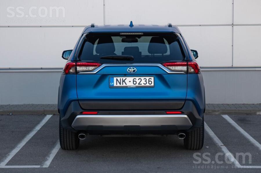 Blue Toyota RAV4 2023 in Riga, with an engine capacity of 2.50 L and mileage of 36 thousand km for 33500 €, photo 7 on AUTOMOTO.COM.LV