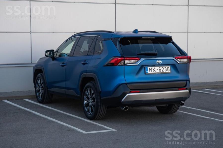 Blue Toyota RAV4 2023 in Riga, with an engine capacity of 2.50 L and mileage of 36 thousand km for 33500 €, photo 8 on AUTOMOTO.COM.LV