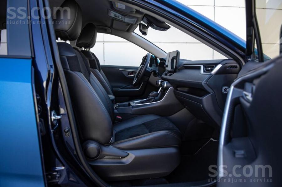 Blue Toyota RAV4 2023 in Riga, with an engine capacity of 2.50 L and mileage of 36 thousand km for 33500 €, photo 12 on AUTOMOTO.COM.LV