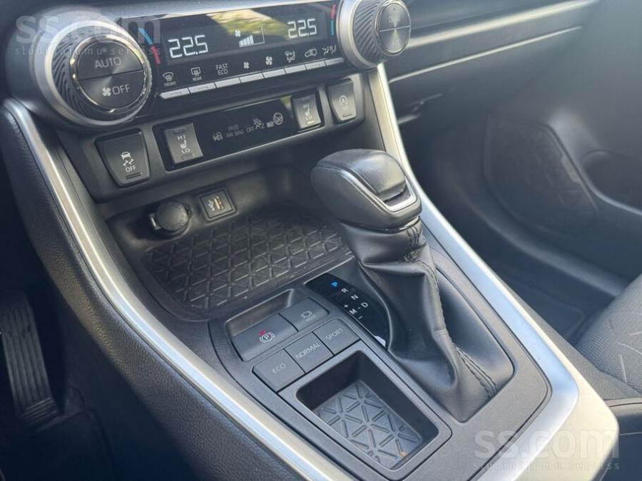Zils Toyota RAV4 2023 Rīga, ar dzinēja tilpumu 2.00 L un nobraukumu 51 tūkst. km par 28900 €, foto 17 vietnē AUTOMOTO.COM.LV