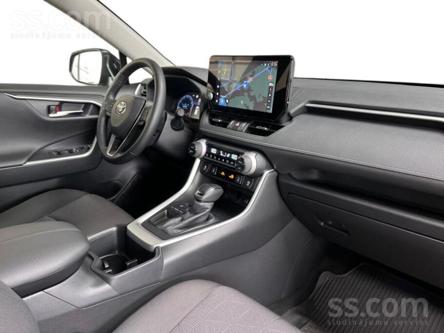 Zils Toyota RAV4 2023 Rīga, ar dzinēja tilpumu 2.00 L un nobraukumu 25 tūkst. km par 30990 €, foto 7 vietnē AUTOMOTO.COM.LV