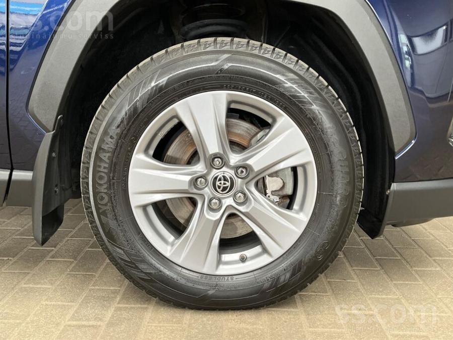 Zils Toyota RAV4 2023 Rīga, ar dzinēja tilpumu 2.00 L un nobraukumu 25 tūkst. km par 30990 €, foto 22 vietnē AUTOMOTO.COM.LV