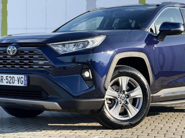 Blue Toyota RAV4 2023 in Taurage, with an engine capacity of 2.49 L and mileage of 211 thousand km for 22800 €, photo 9 on AUTOMOTO.COM.LV