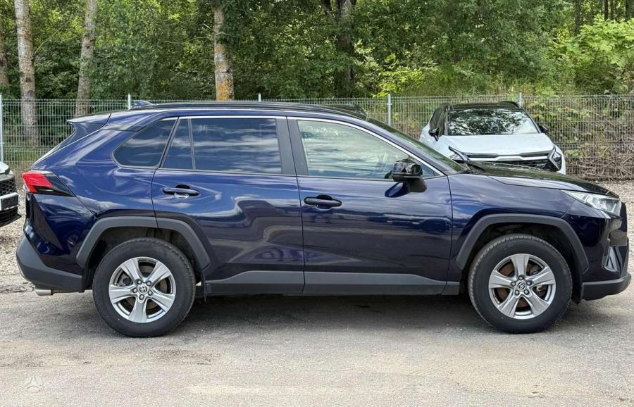 Zils Toyota RAV4 2023 Viļņa, ar dzinēja tilpumu 2.49 L un nobraukumu 177 tūkst. km par 25990 €, foto 5 vietnē AUTOMOTO.COM.LV