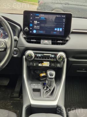 Zils Toyota RAV4 2023 Rīga, ar dzinēja tilpumu 2.00 L un nobraukumu 52 tūkst. km par 30990 €, foto 13 vietnē AUTOMOTO.COM.LV