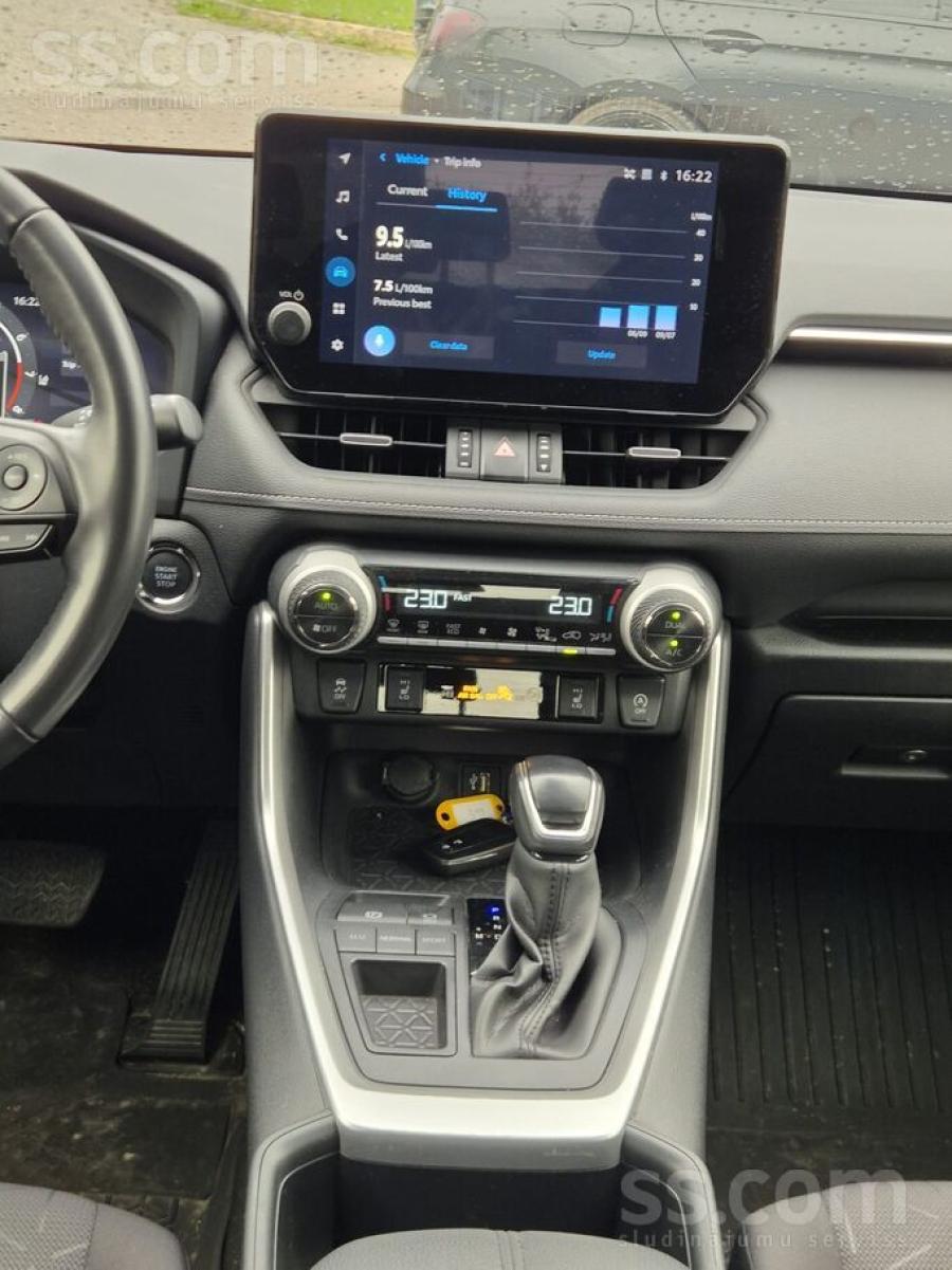 Zils Toyota RAV4 2023 Rīga, ar dzinēja tilpumu 2.00 L un nobraukumu 52 tūkst. km par 30990 €, foto 13 vietnē AUTOMOTO.COM.LV