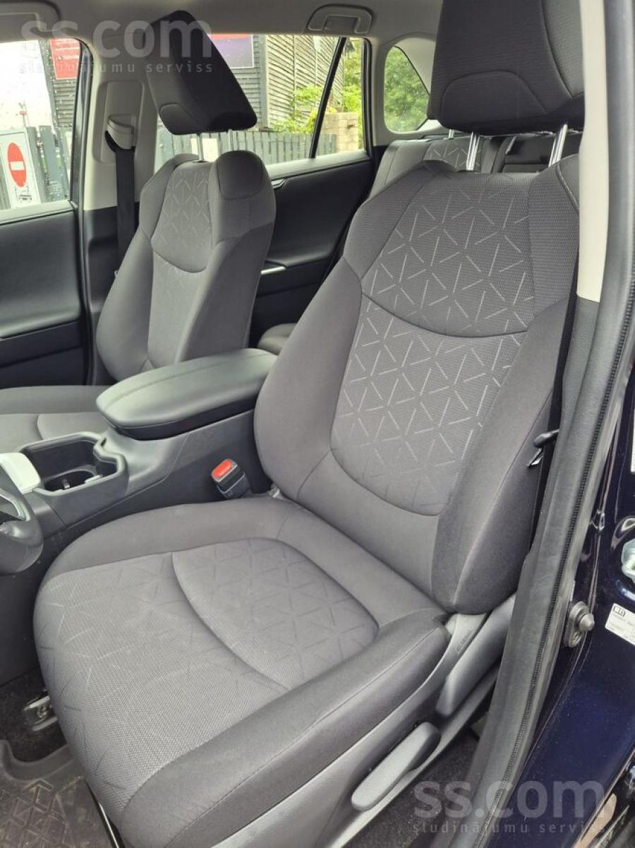 Zils Toyota RAV4 2023 Rīga, ar dzinēja tilpumu 2.00 L un nobraukumu 52 tūkst. km par 30990 €, foto 14 vietnē AUTOMOTO.COM.LV