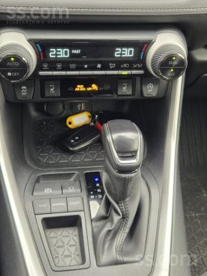 Zils Toyota RAV4 2023 Rīga, ar dzinēja tilpumu 2.00 L un nobraukumu 52 tūkst. km par 30990 €, foto 17 vietnē AUTOMOTO.COM.LV
