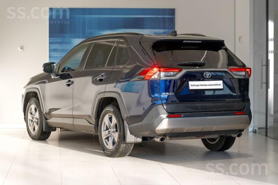 Blue Toyota RAV4 2023 in Riga, with an engine capacity of 2.00 L and mileage of 42 thousand km for 27490 €, photo 4 on AUTOMOTO.COM.LV
