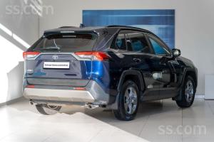 Blue Toyota RAV4 2023 in Riga, with an engine capacity of 2.00 L and mileage of 42 thousand km for 27490 €, photo 5 on AUTOMOTO.COM.LV