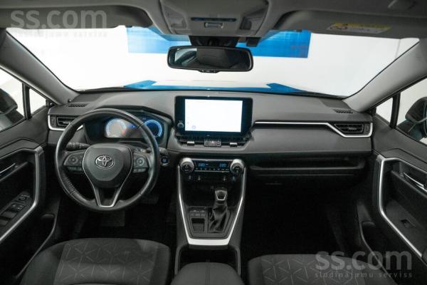 Toyota RAV4 2023 Rīga vietnē Zils Toyota RAV4 2023 Rīga, ar dzinēja tilpumu 2.00 L un nobraukumu 42 tūkst. km par 27490 €, foto 8 vietnē AUTOMOTO.COM.LV
