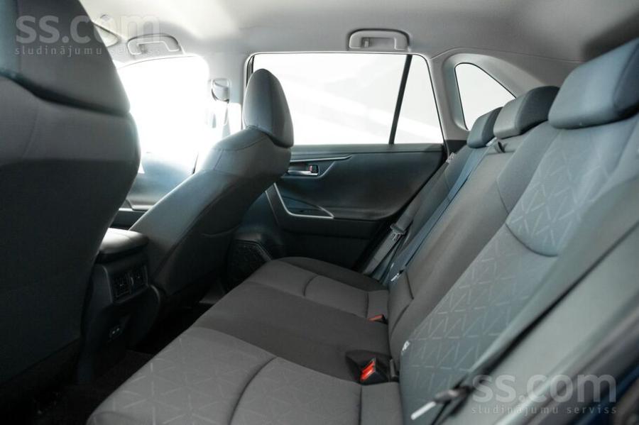 Blue Toyota RAV4 2023 in Riga, with an engine capacity of 2.00 L and mileage of 42 thousand km for 27490 €, photo 11 on AUTOMOTO.COM.LV
