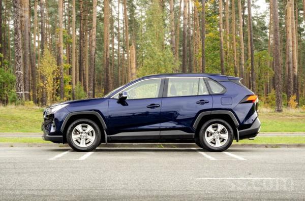 Zils Toyota RAV4 2023 Rīga, ar dzinēja tilpumu 2.00 L un nobraukumu 52 tūkst. km par 30990 €, foto 6 vietnē AUTOMOTO.COM.LV