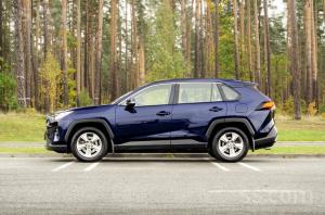 Zils Toyota RAV4 2023 Rīga, ar dzinēja tilpumu 2.00 L un nobraukumu 52 tūkst. km par 30990 €, foto 6 vietnē AUTOMOTO.COM.LV
