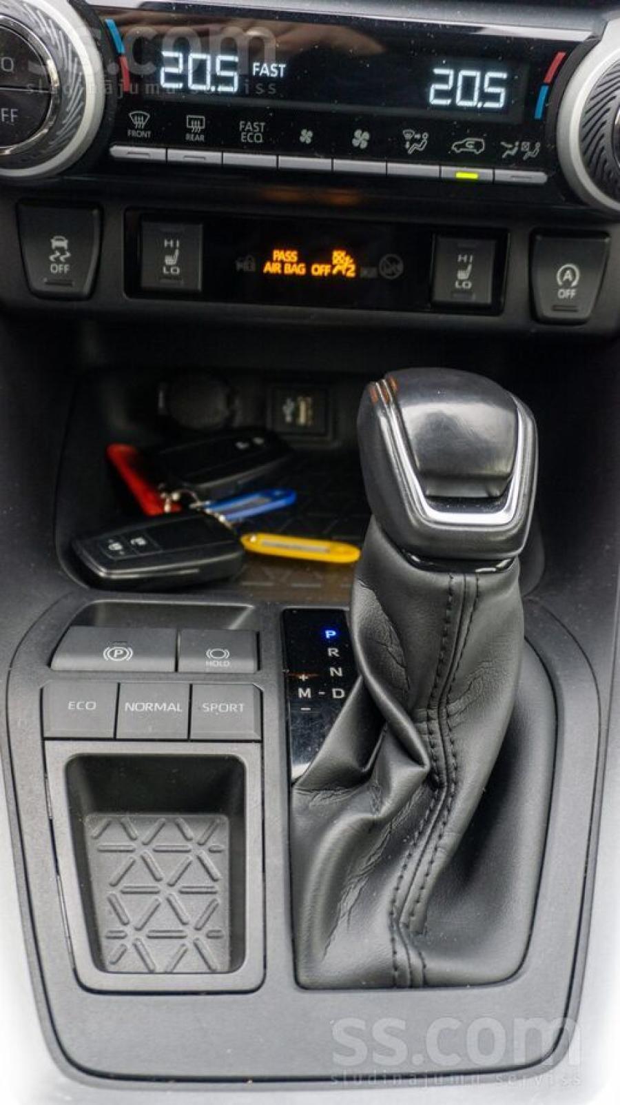 Zils Toyota RAV4 2023 Rīga, ar dzinēja tilpumu 2.00 L un nobraukumu 52 tūkst. km par 30990 €, foto 16 vietnē AUTOMOTO.COM.LV