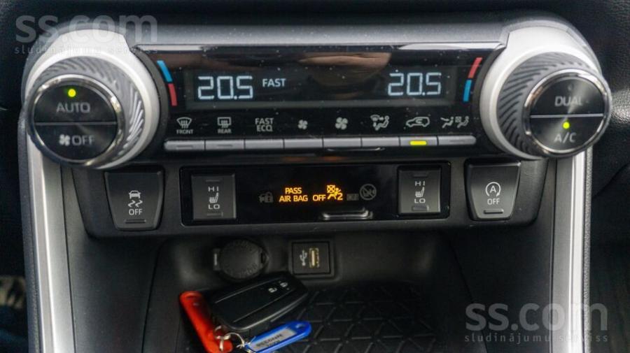 Zils Toyota RAV4 2023 Rīga, ar dzinēja tilpumu 2.00 L un nobraukumu 52 tūkst. km par 30990 €, foto 17 vietnē AUTOMOTO.COM.LV