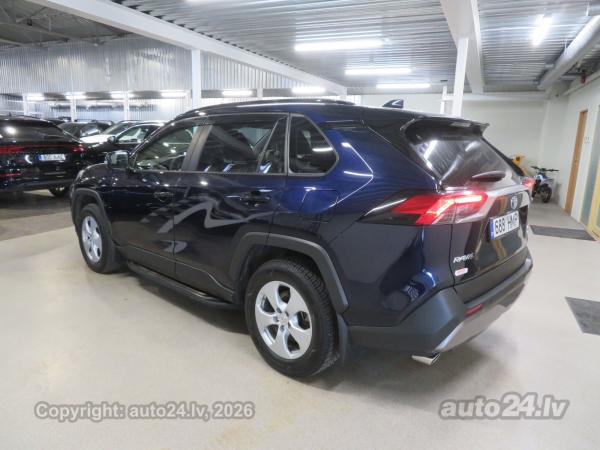Zils Toyota RAV4 2024 Tallina, ar dzinēja tilpumu 2.50 L un nobraukumu 27 tūkst. km par 35900 €, foto 2 vietnē AUTOMOTO.COM.LV