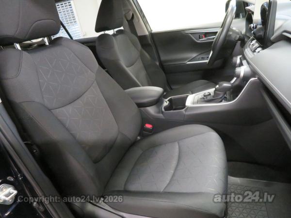 Zils Toyota RAV4 2024 Tallina, ar dzinēja tilpumu 2.50 L un nobraukumu 27 tūkst. km par 35900 €, foto 4 vietnē AUTOMOTO.COM.LV
