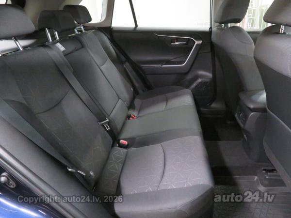 Zils Toyota RAV4 2024 Tallina, ar dzinēja tilpumu 2.50 L un nobraukumu 27 tūkst. km par 35900 €, foto 5 vietnē AUTOMOTO.COM.LV