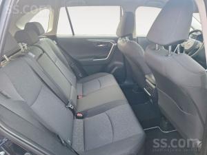 Zils Toyota RAV4 2024 Rīga, ar dzinēja tilpumu 2.20 L un nobraukumu 25 tūkst. km par 34900 €, foto 13 vietnē AUTOMOTO.COM.LV