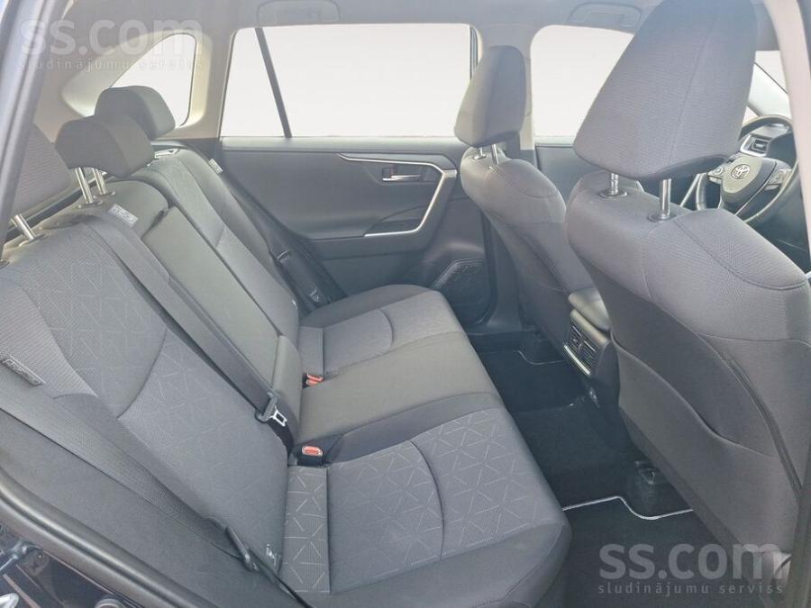 Zils Toyota RAV4 2024 Rīga, ar dzinēja tilpumu 2.20 L un nobraukumu 25 tūkst. km par 34900 €, foto 13 vietnē AUTOMOTO.COM.LV