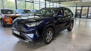 Blue Toyota RAV4 2024 in Riga, with an engine capacity of 2.50 L and mileage of 59 thousand km for 30900 €, photo 1 on AUTOMOTO.COM.LV