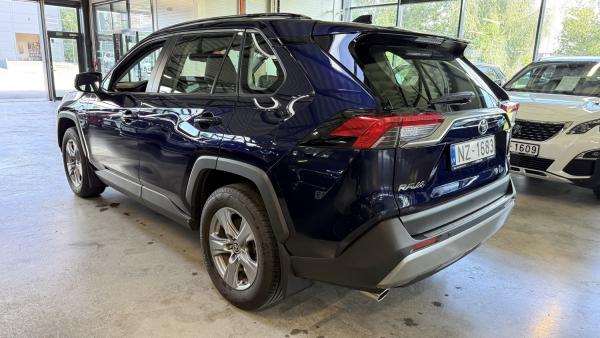 Blue Toyota RAV4 2024 in Riga, with an engine capacity of 2.50 L and mileage of 59 thousand km for 30900 €, photo 3 on AUTOMOTO.COM.LV
