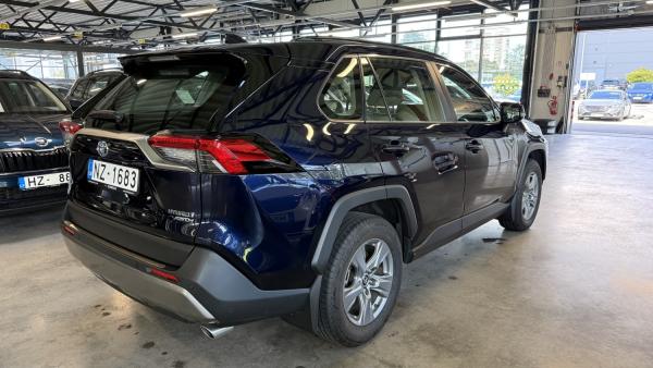 Blue Toyota RAV4 2024 in Riga, with an engine capacity of 2.50 L and mileage of 59 thousand km for 30900 €, photo 5 on AUTOMOTO.COM.LV
