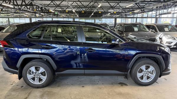 Blue Toyota RAV4 2024 in Riga, with an engine capacity of 2.50 L and mileage of 59 thousand km for 30900 €, photo 6 on AUTOMOTO.COM.LV