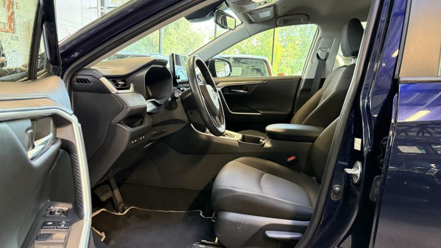 Blue Toyota RAV4 2024 in Riga, with an engine capacity of 2.50 L and mileage of 59 thousand km for 30900 €, photo 12 on AUTOMOTO.COM.LV