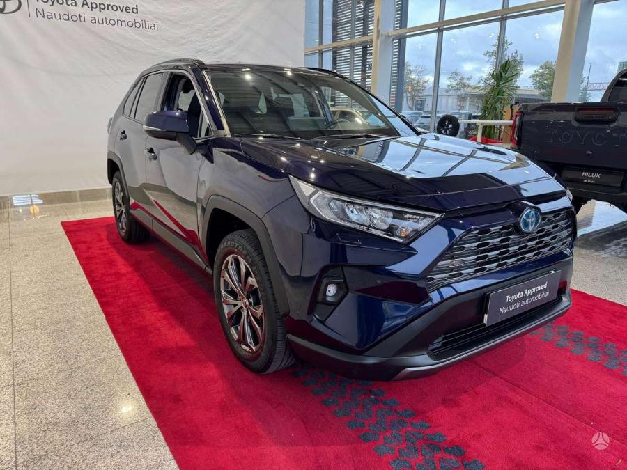 Blue Toyota RAV4 2024 in Siauliai, with an engine capacity of 2.49 L and mileage of 28 thousand km for 34500 €, photo 3 on AUTOMOTO.COM.LV