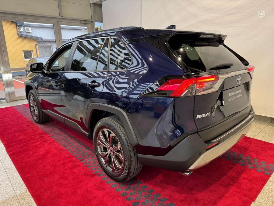 Blue Toyota RAV4 2024 in Siauliai, with an engine capacity of 2.49 L and mileage of 28 thousand km for 34500 €, photo 5 on AUTOMOTO.COM.LV