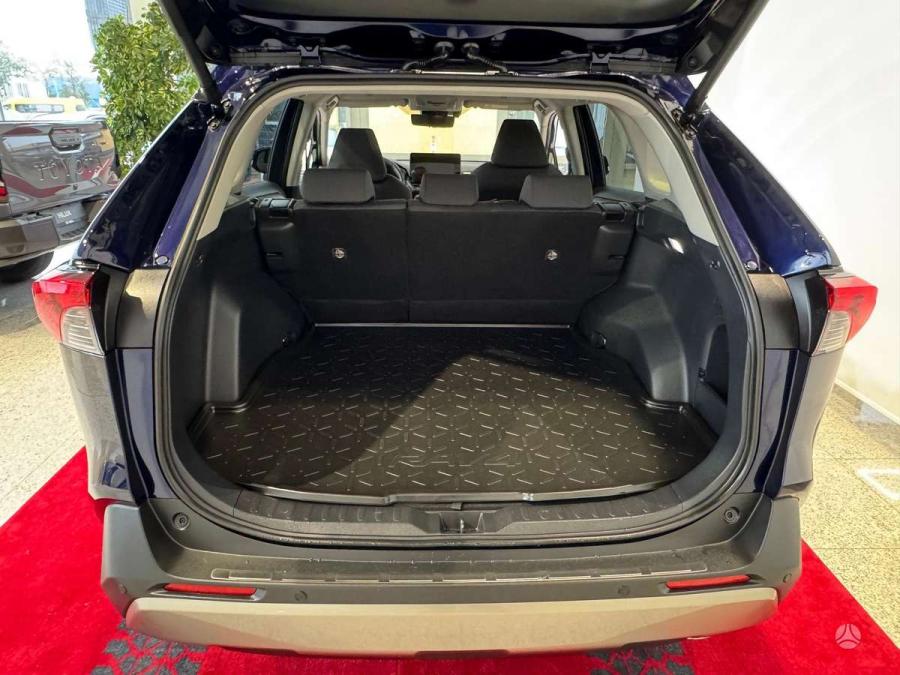 Blue Toyota RAV4 2024 in Siauliai, with an engine capacity of 2.49 L and mileage of 28 thousand km for 34500 €, photo 8 on AUTOMOTO.COM.LV