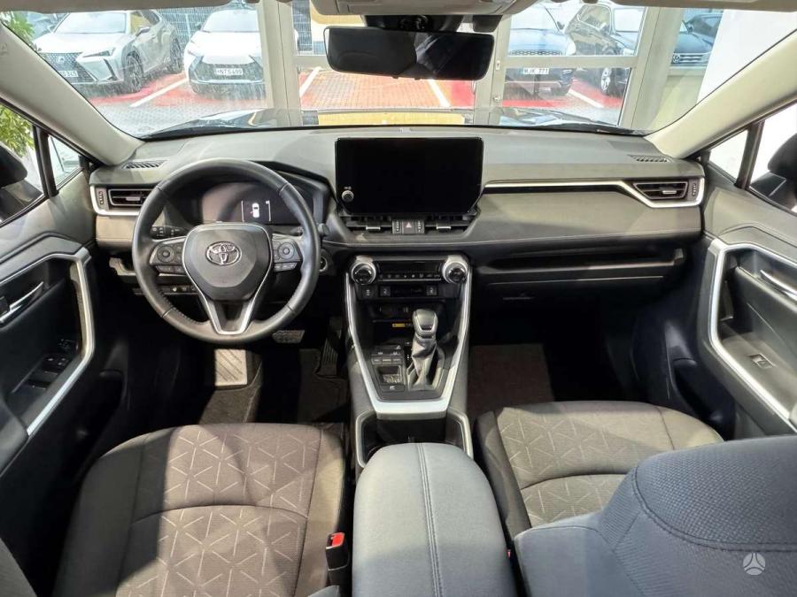 Blue Toyota RAV4 2024 in Siauliai, with an engine capacity of 2.49 L and mileage of 28 thousand km for 34500 €, photo 10 on AUTOMOTO.COM.LV