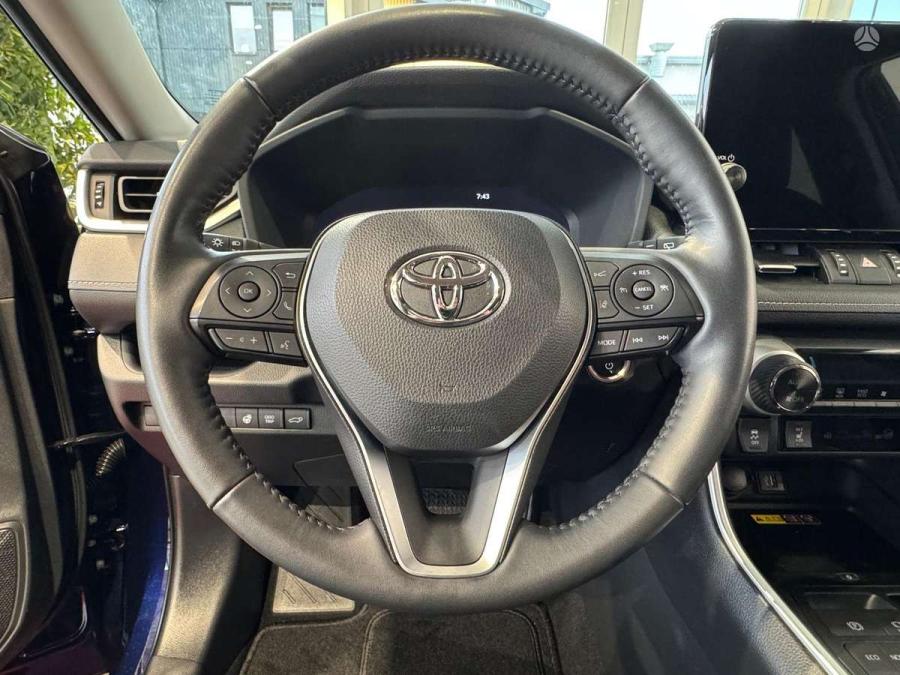 Blue Toyota RAV4 2024 in Siauliai, with an engine capacity of 2.49 L and mileage of 28 thousand km for 34500 €, photo 11 on AUTOMOTO.COM.LV
