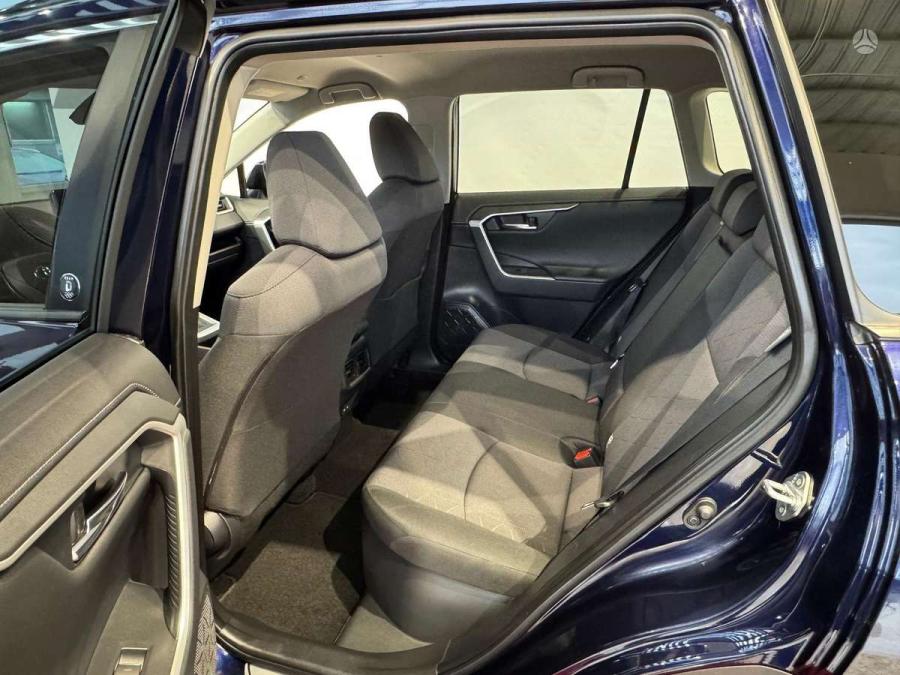 Blue Toyota RAV4 2024 in Siauliai, with an engine capacity of 2.49 L and mileage of 28 thousand km for 34500 €, photo 14 on AUTOMOTO.COM.LV