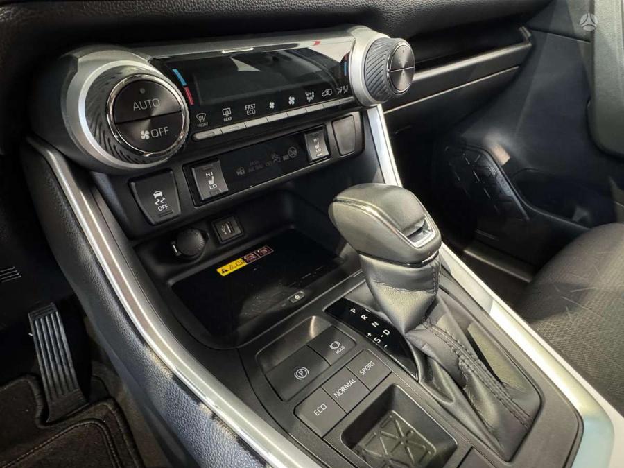 Blue Toyota RAV4 2024 in Siauliai, with an engine capacity of 2.49 L and mileage of 28 thousand km for 34500 €, photo 20 on AUTOMOTO.COM.LV