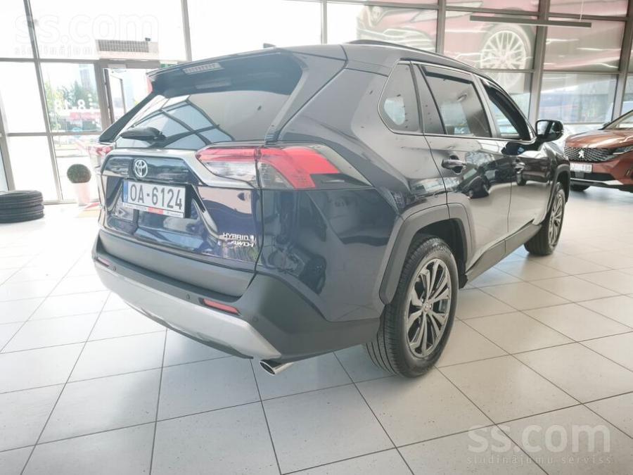 Blue Toyota RAV4 2025 in Riga, with an engine capacity of 2.50 L and mileage of 36 thousand km for 34900 €, photo 4 on AUTOMOTO.COM.LV