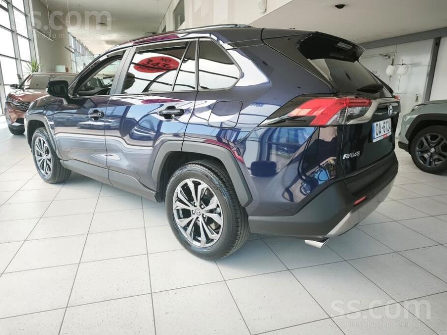 Blue Toyota RAV4 2025 in Riga, with an engine capacity of 2.50 L and mileage of 36 thousand km for 34900 €, photo 5 on AUTOMOTO.COM.LV