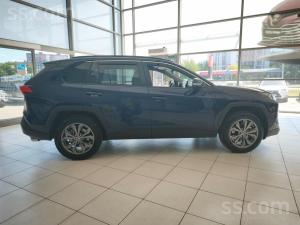 Blue Toyota RAV4 2025 in Riga, with an engine capacity of 2.50 L and mileage of 36 thousand km for 34900 €, photo 6 on AUTOMOTO.COM.LV