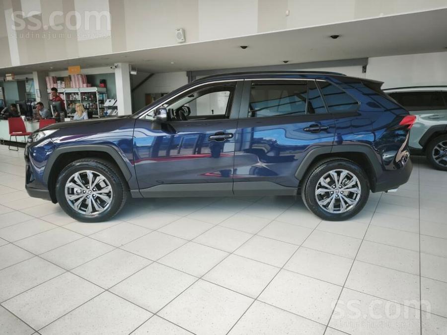 Blue Toyota RAV4 2025 in Riga, with an engine capacity of 2.50 L and mileage of 36 thousand km for 34900 €, photo 9 on AUTOMOTO.COM.LV