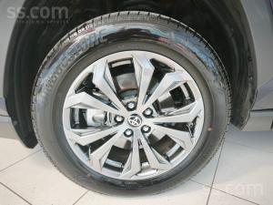 Blue Toyota RAV4 2025 in Riga, with an engine capacity of 2.50 L and mileage of 36 thousand km for 34900 €, photo 10 on AUTOMOTO.COM.LV