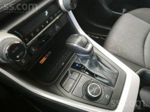 Blue Toyota RAV4 2025 in Riga, with an engine capacity of 2.50 L and mileage of 36 thousand km for 34900 €, photo 20 on AUTOMOTO.COM.LV