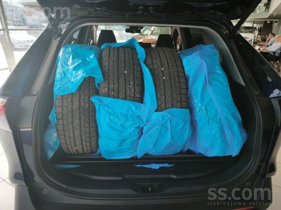 Blue Toyota RAV4 2025 in Riga, with an engine capacity of 2.50 L and mileage of 36 thousand km for 34900 €, photo 23 on AUTOMOTO.COM.LV