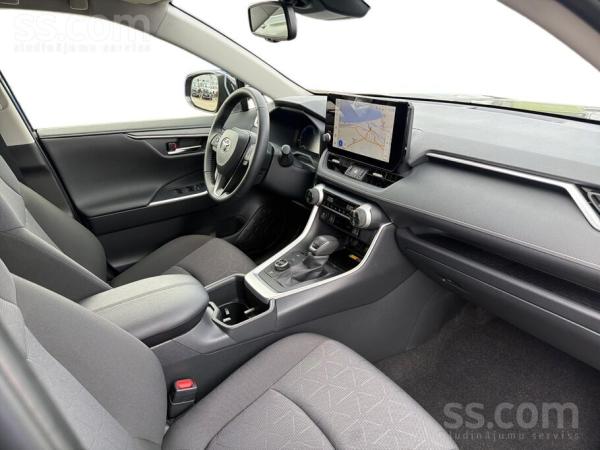 Blue Toyota RAV4 2025 in Riga, with an engine capacity of 2.50 L and mileage of 9 thousand km for 38990 €, photo 6 on AUTOMOTO.COM.LV