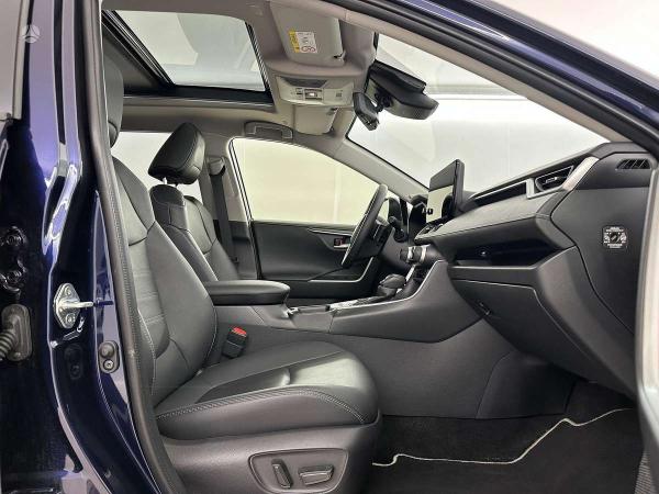 Blue Toyota RAV4 2025 in Vilnius, with an engine capacity of 2.49 L and mileage of 21 thousand km for 44900 €, photo 6 on AUTOMOTO.COM.LV