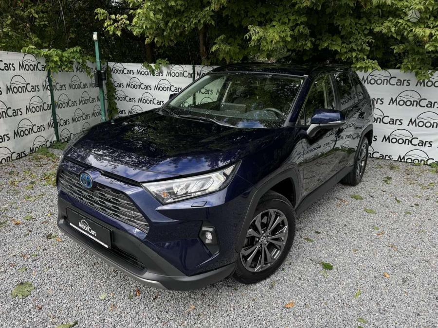 Blue Toyota RAV4 2025 in Vilnius, with an engine capacity of 2.49 L and mileage of 41 thousand km for 35000 €, photo 1 on AUTOMOTO.COM.LV