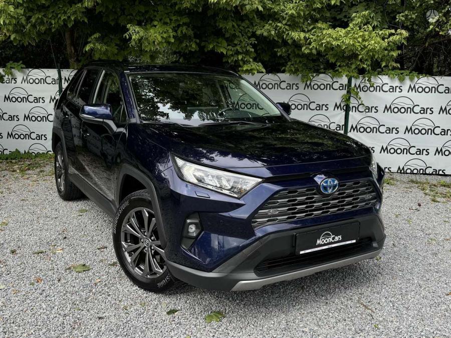 Blue Toyota RAV4 2025 in Vilnius, with an engine capacity of 2.49 L and mileage of 41 thousand km for 35000 €, photo 5 on AUTOMOTO.COM.LV
