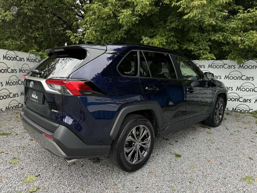 Blue Toyota RAV4 2025 in Vilnius, with an engine capacity of 2.49 L and mileage of 41 thousand km for 35000 €, photo 7 on AUTOMOTO.COM.LV