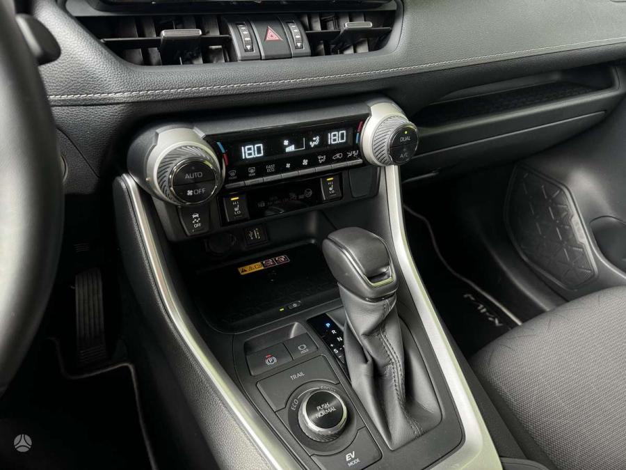 Blue Toyota RAV4 2025 in Vilnius, with an engine capacity of 2.49 L and mileage of 41 thousand km for 35000 €, photo 19 on AUTOMOTO.COM.LV